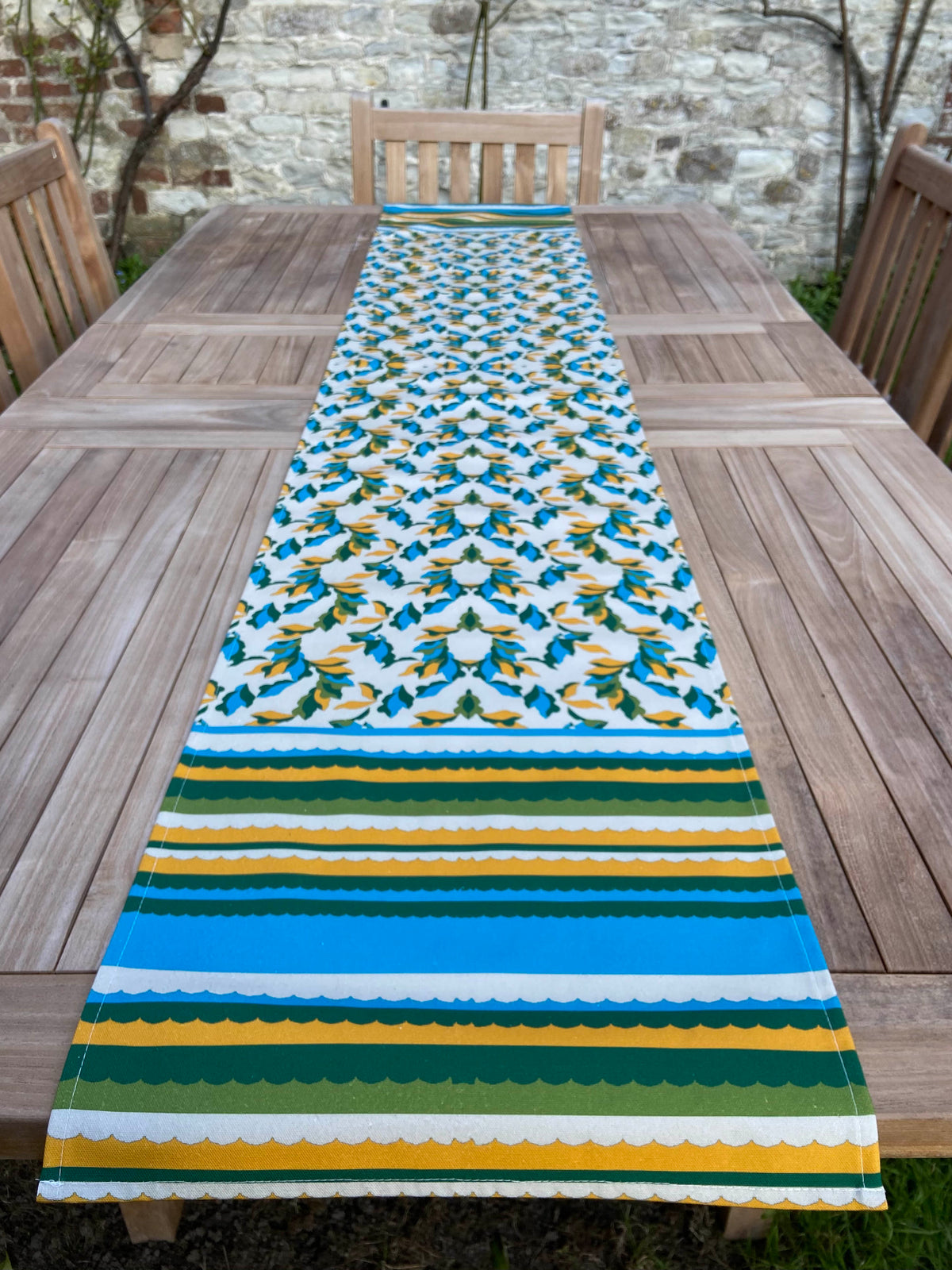 Table Runners – Pretty Florals & Playful Geometrics for Elegant Dining